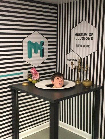 29 Pictures That Need A Second Look