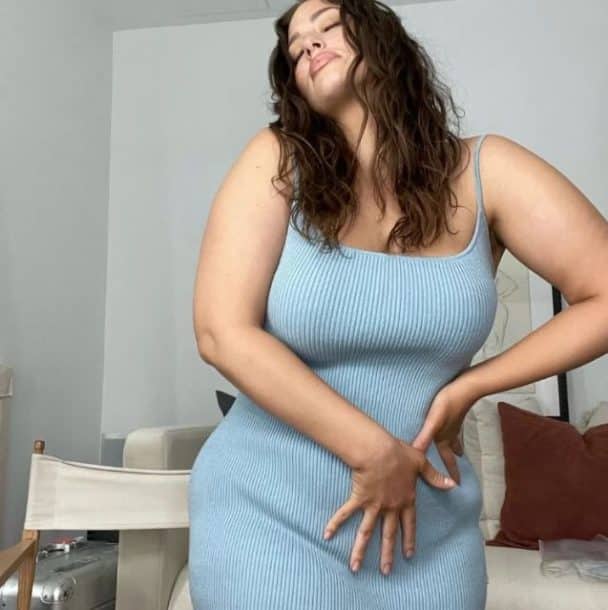 Viral Strange Ashley Graham Proudly Features Her Armpit Hair On Instagram