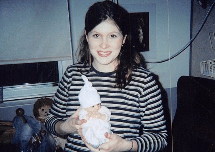 Viral Strange - Meet the Real Life “Thumbelina”, 17 Year Old Girl With ...