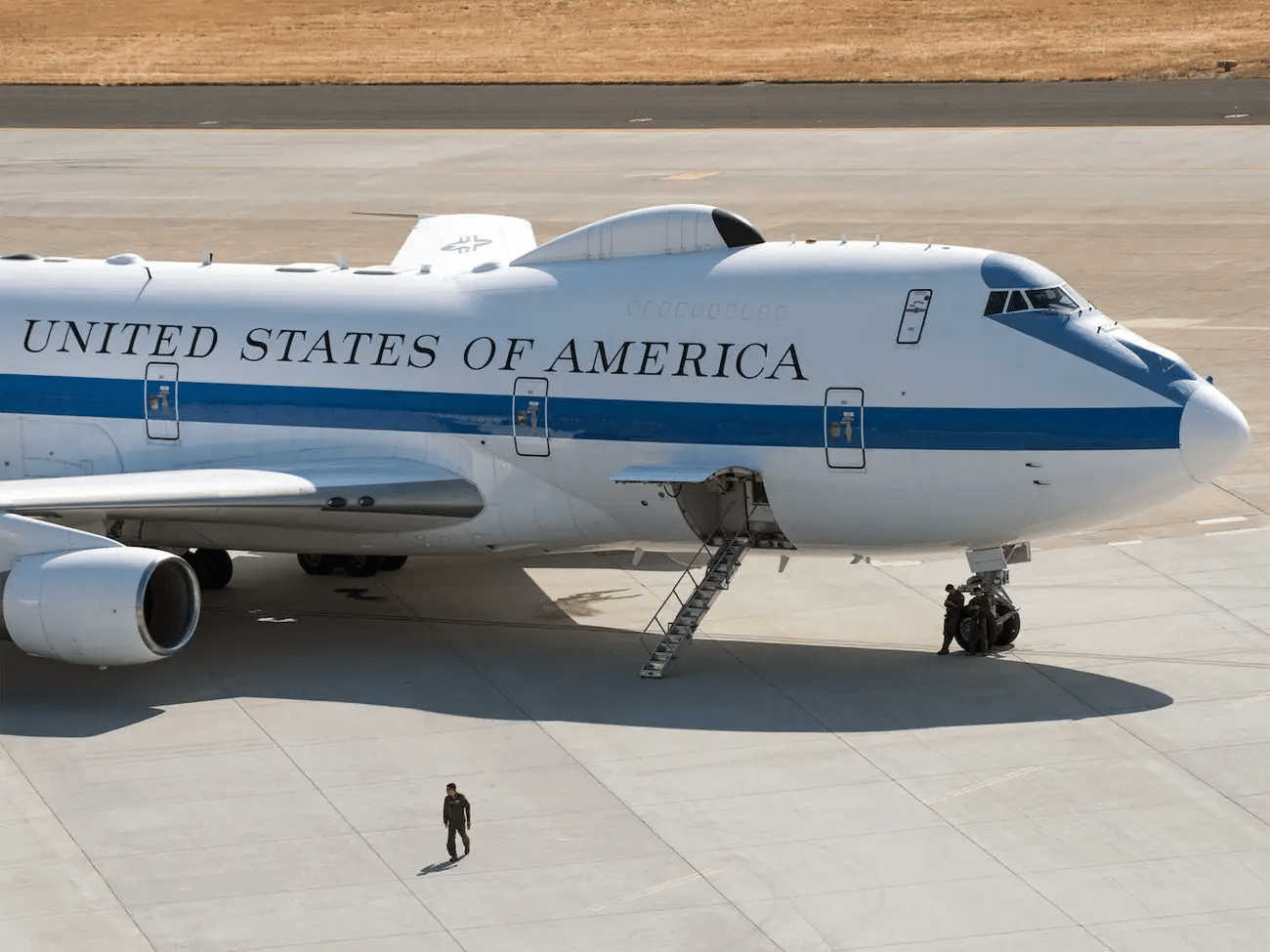 Viral Strange - Seeing the E-4B “Doomsday Plane” Overhead Could Mean ...