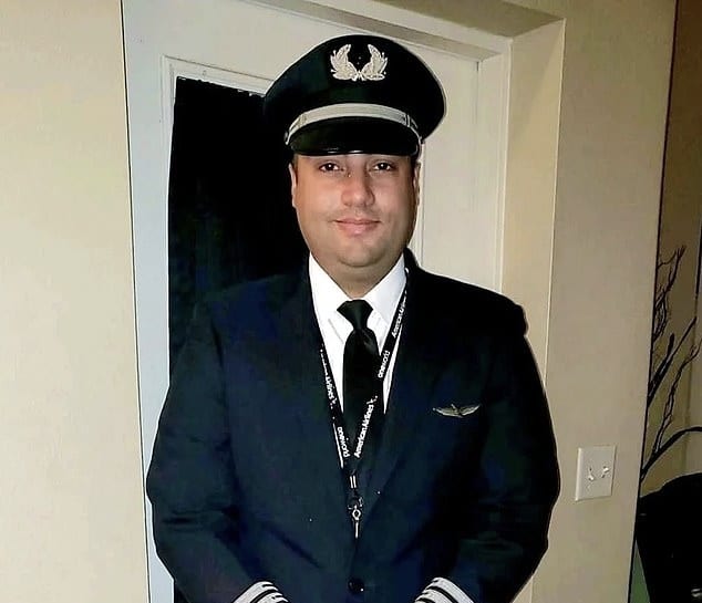 The Heartbreaking Final Words of American Eagle Pilot Jonathan Campos ...