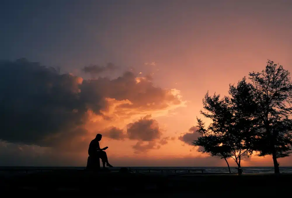 9 Chilling Stories of Third Man Syndrome: When an Unseen Presence Aided ...