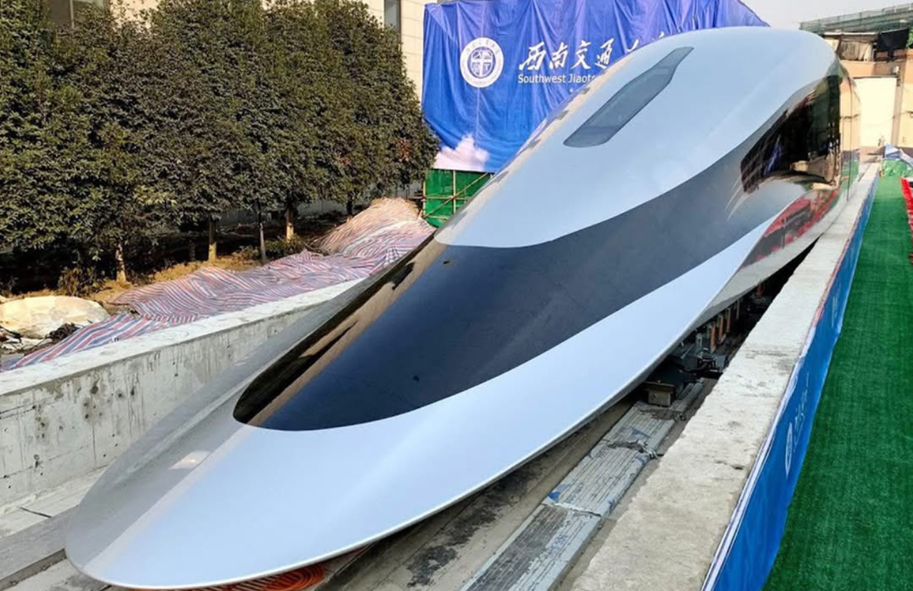 Viral Strange - China’s Maglev high speed train clocked 620 mph, faster than most commercial planes
